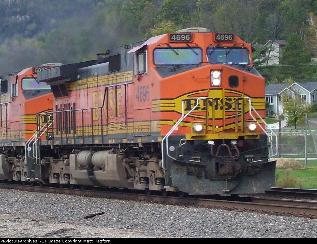 BNSF 4696